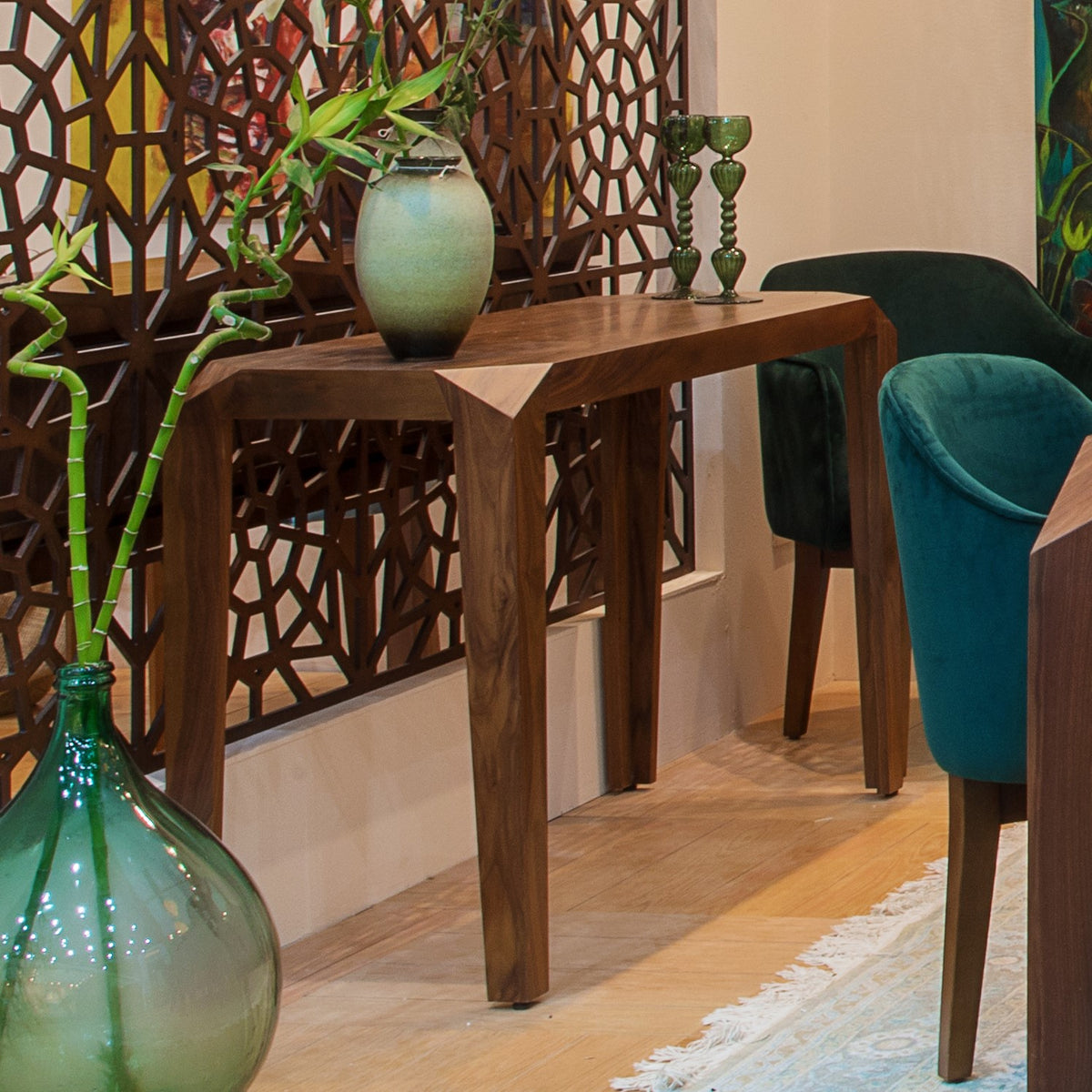 Pyramidion Console – kenda